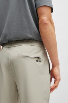 BOSS - Tapered-Fit Chino aus bügelleichtem Vier-Wege-Stretch - Hellbeige