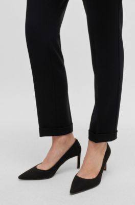 BOSS - Pumps aus Veloursleder mit spitzer Kappe und Logo-Niete