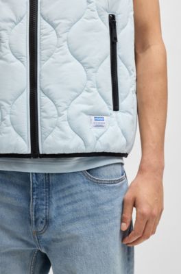 HUGO - Vattenavstötande quiltad dunväst med logomärke - Ljusblå