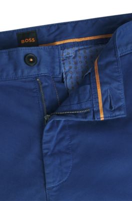 BOSS - Slim-Fit Chino aus elastischem Baumwoll-Satin - Blau