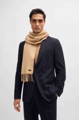 BOSS - Cachecol de lã com etiqueta de logótipo e franjas torcidas - Beige