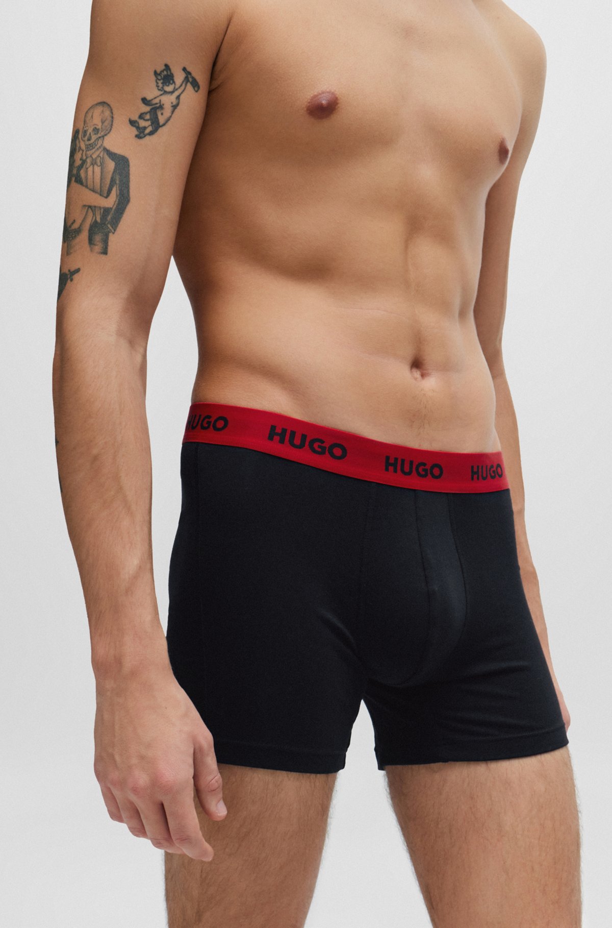 HUGO - Paquete de tres calzoncillos bóxer en algodón elástico con logo ... HUGO - Paquete de tres calzoncillos bóxer en algodón elástico con logo ...